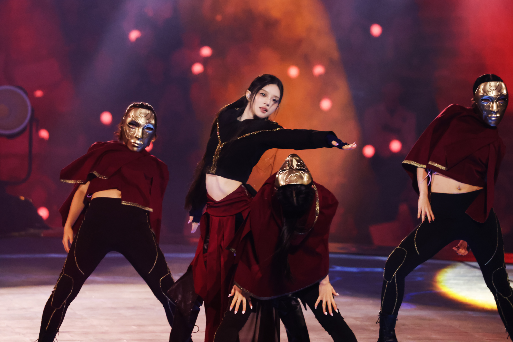 ILLIT Minju Decorates the LCK Finals Opening Stage