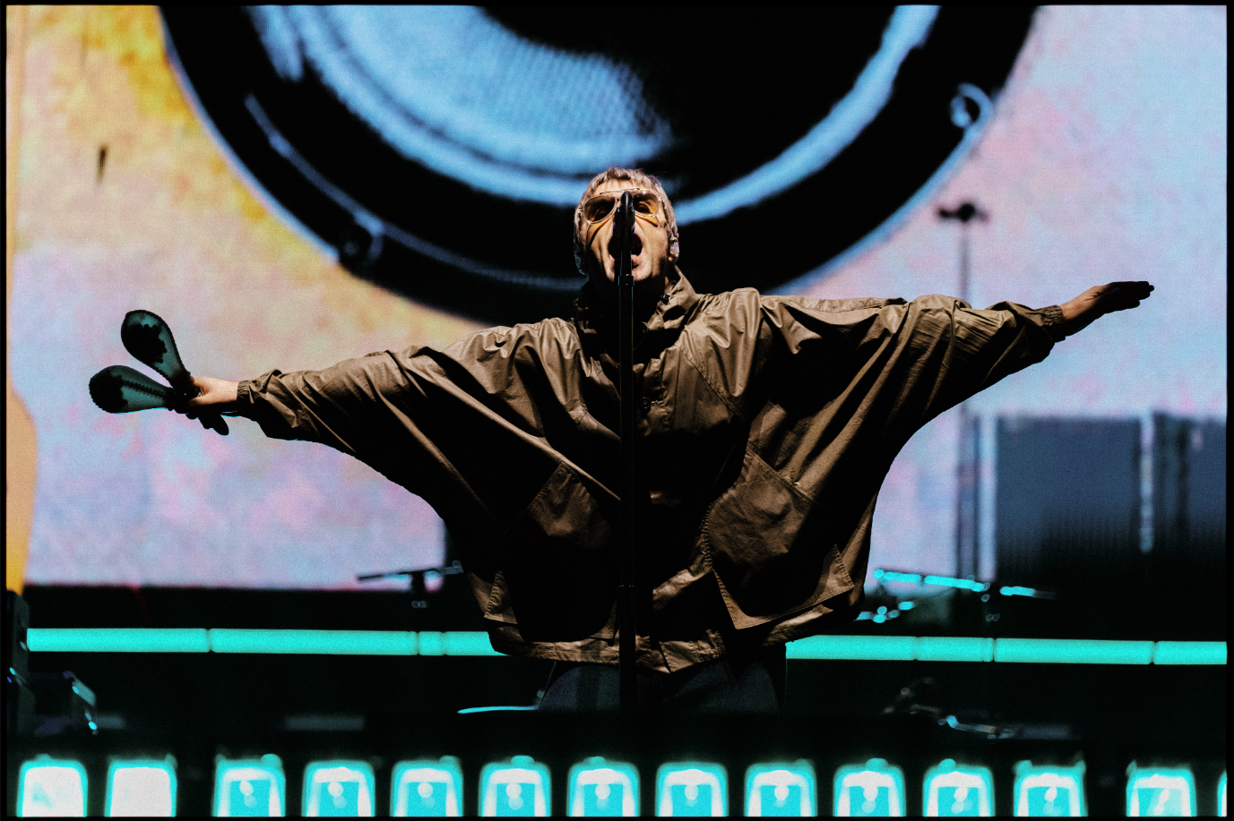 The Return of Oasis... 55,000 Fans Enthusiastically Sing Along at Their ...