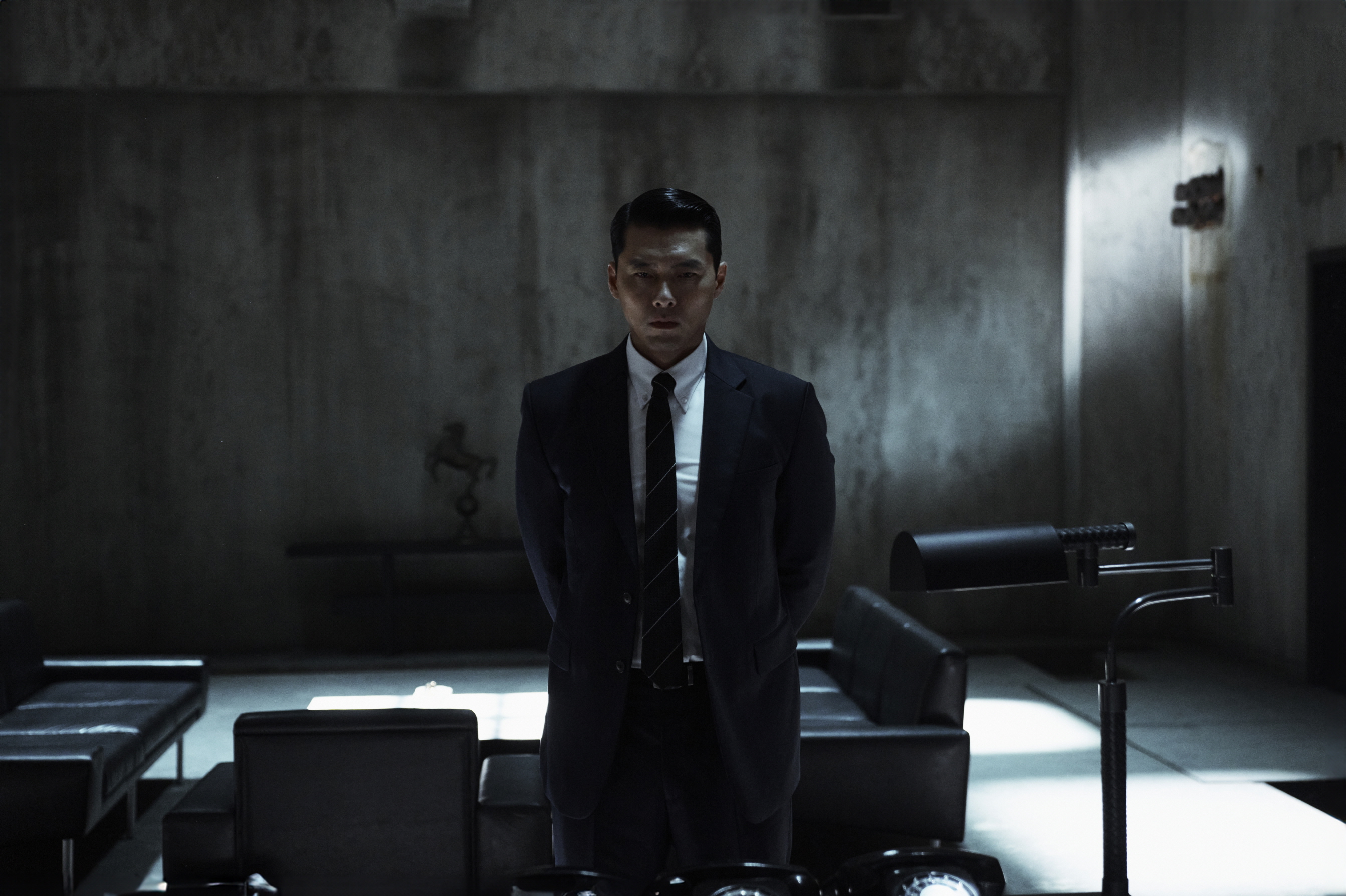 'Made in Korea' Hyun Bin Reveals the Character Still of 'Baek Ki-tae ...