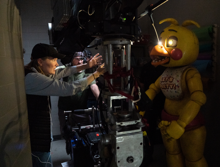 Ten Characters in One? Behind the Scenes of 'Freddy's Pizza Place 2 ...