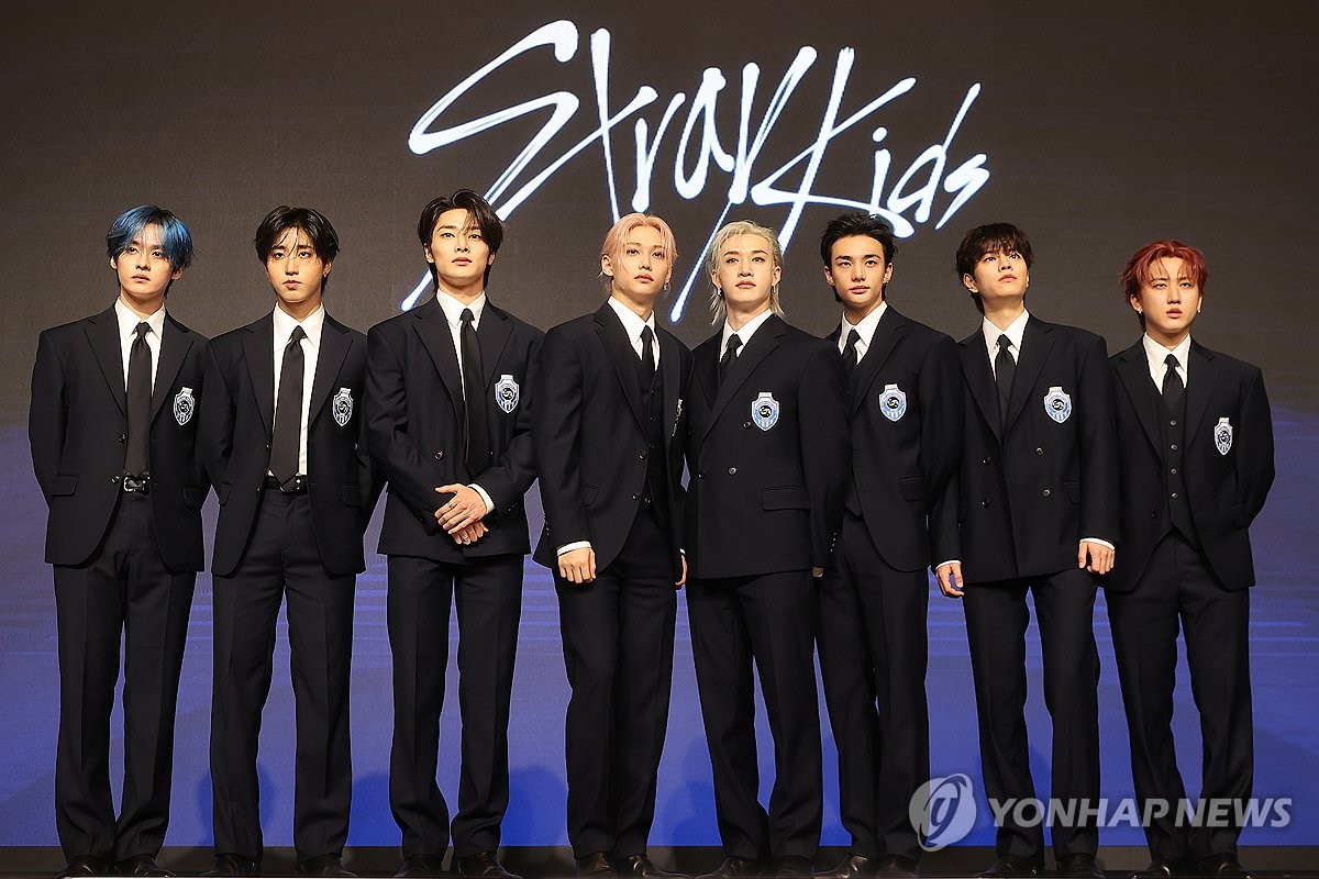 Stray Kids, 17 Weeks in a Row on the U.S. 'Billboard 200'... Breaks ...