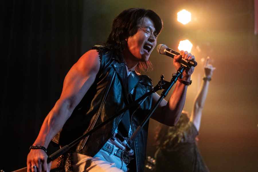 [Photo &] Kwon Sang-woo Perfectly Captures MacGyver Style in Movie ...