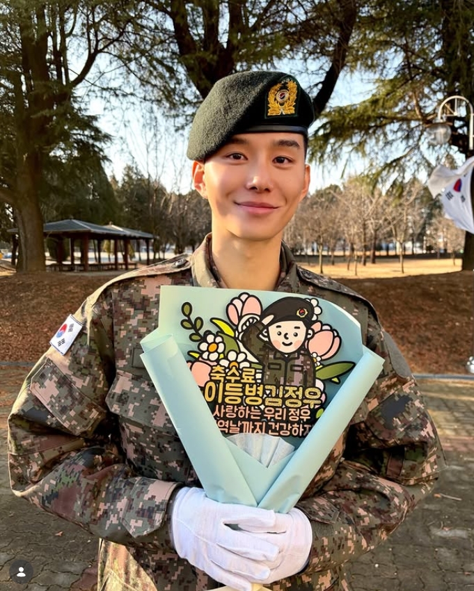 [Photo&] NCT Doyoung, Transforms into 'Dignified Private' After ...