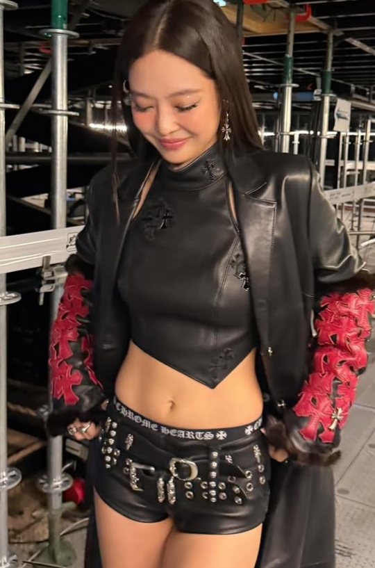[Photo&] Jennie, Golden Disc Triple Crown... "GOLDEN DISC 2026. A ...