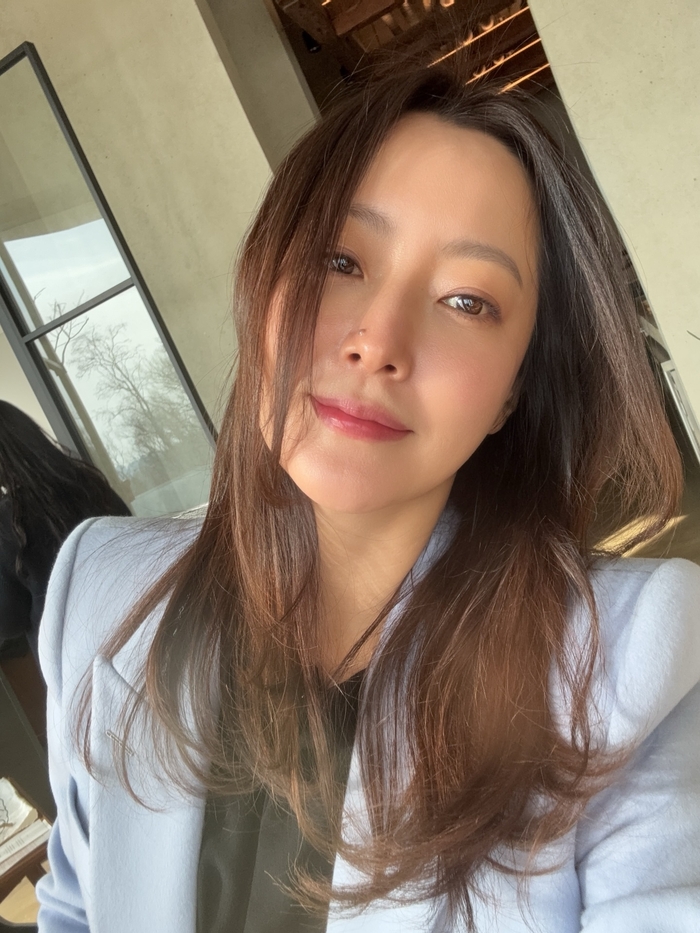 [Photo &] Kim Hee-sun, Unbelievable Close-up Visual at 49... "Indeed ...