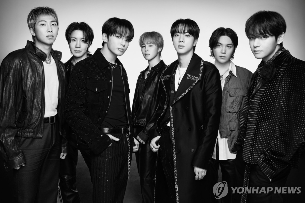 [Photo] BTS drives a “SWIM” boom across UK & U.S. charts… “Dynamite ...
